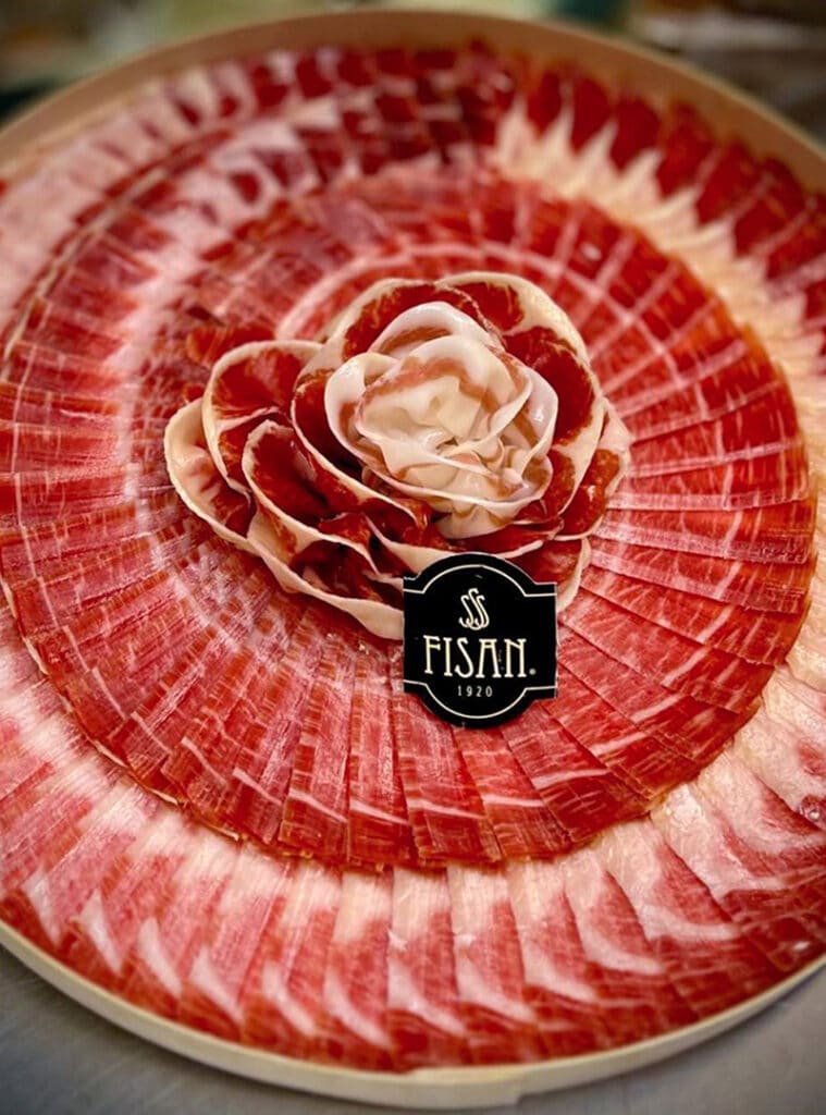Bandejas de embutidos decoradas: tips para fiestas y eventos | FISAN